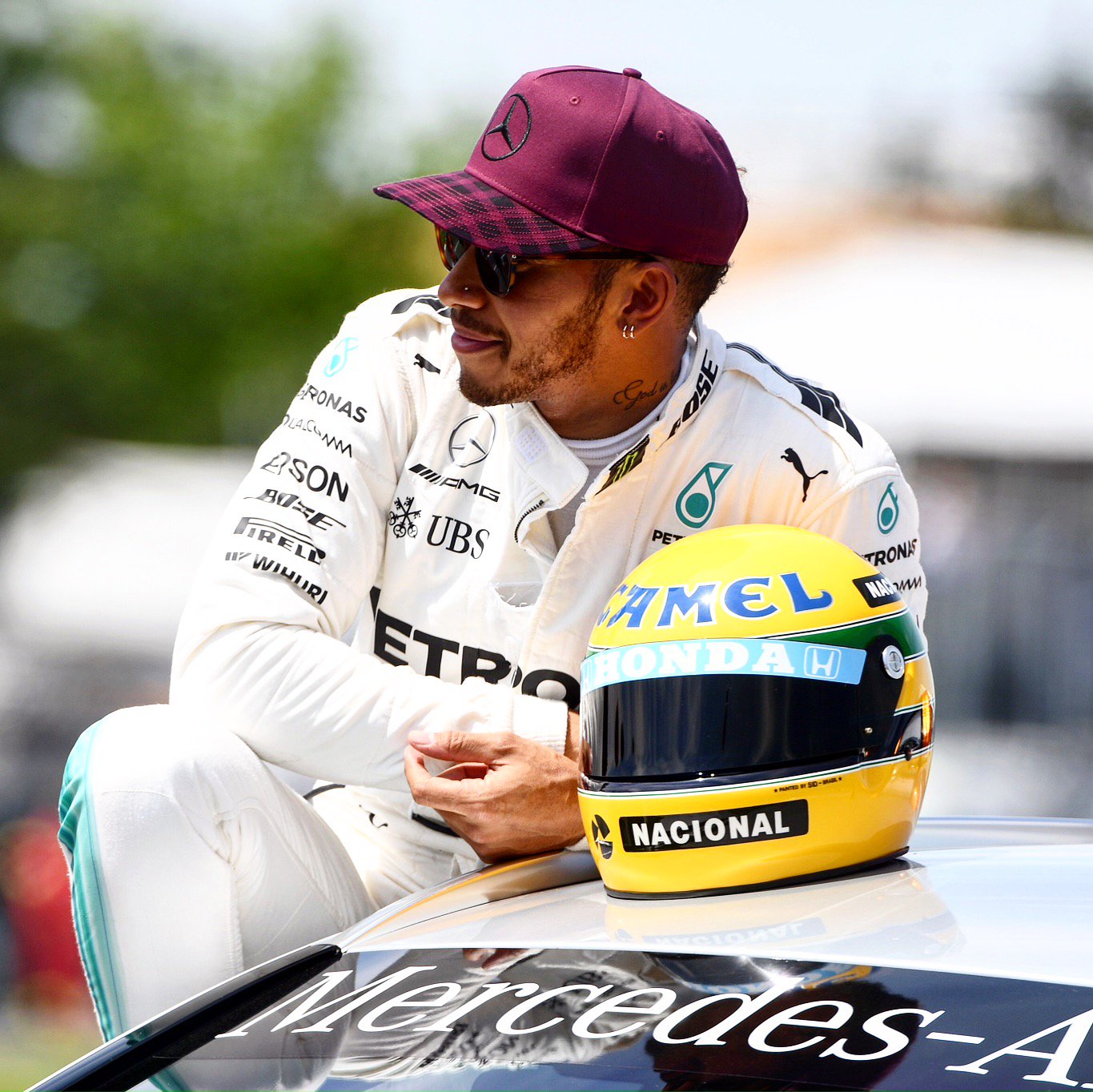 Lewis Hamilton gets Ayrton Senna's helmet for equaling Senna's pole ...