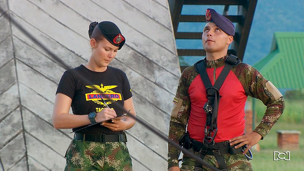La Teniente Rojas está atenta a cada detalle de la prueba Soldados1 ...