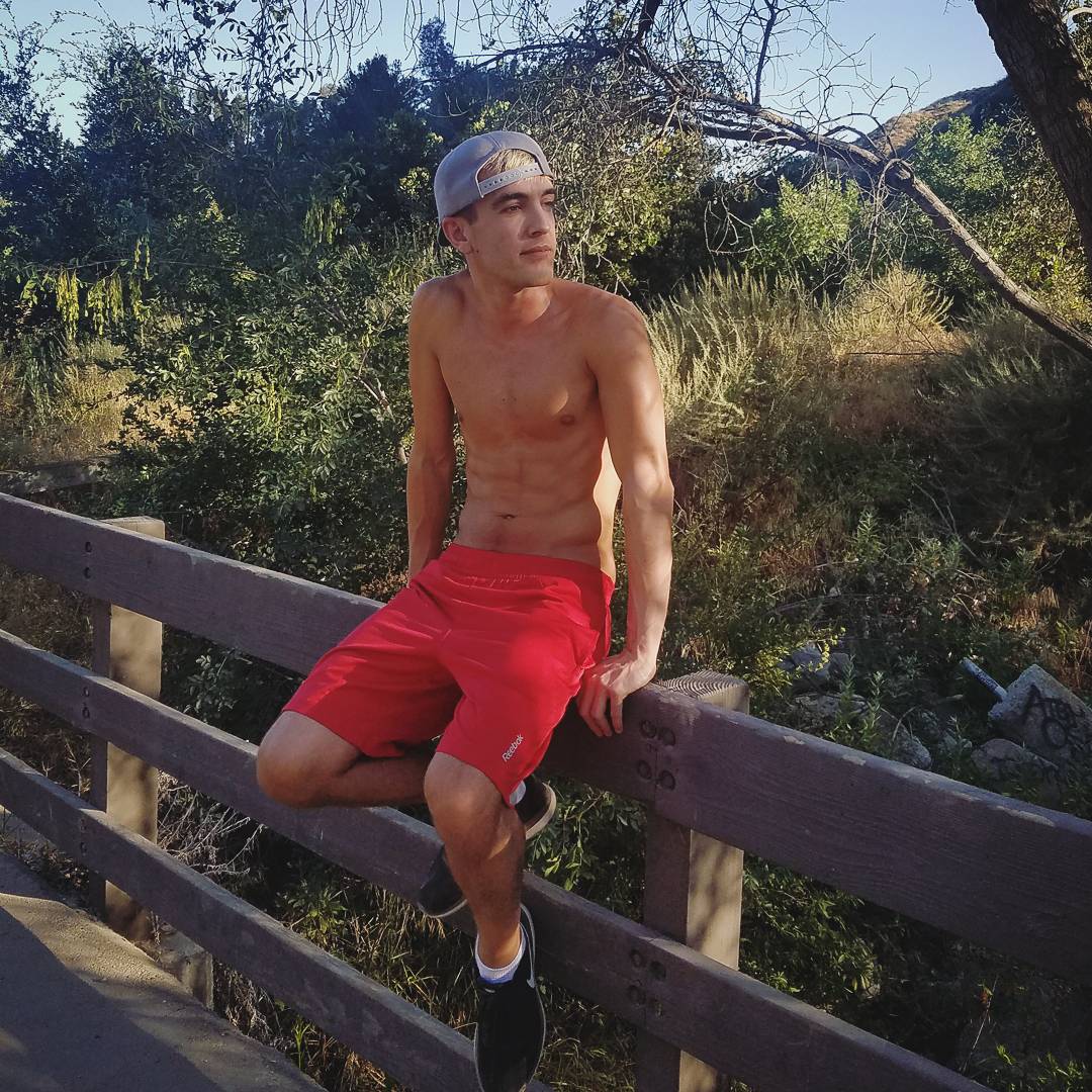 31 best Twitter u/bouska images on Pholder | Happy #Pride! 🏳️‍🌈