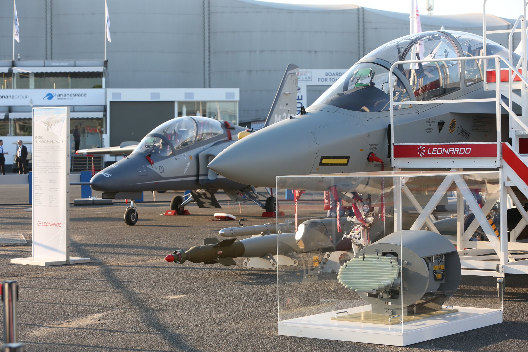 النسخة القتالية من طائرة التدريب M346 | Defense Arab المنتدى العربي ...