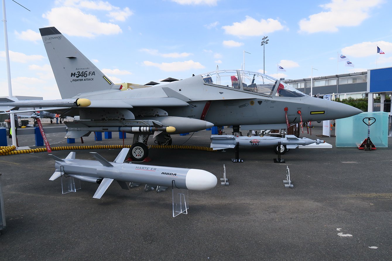 النسخة القتالية من طائرة التدريب M346 | Defense Arab المنتدى العربي ...