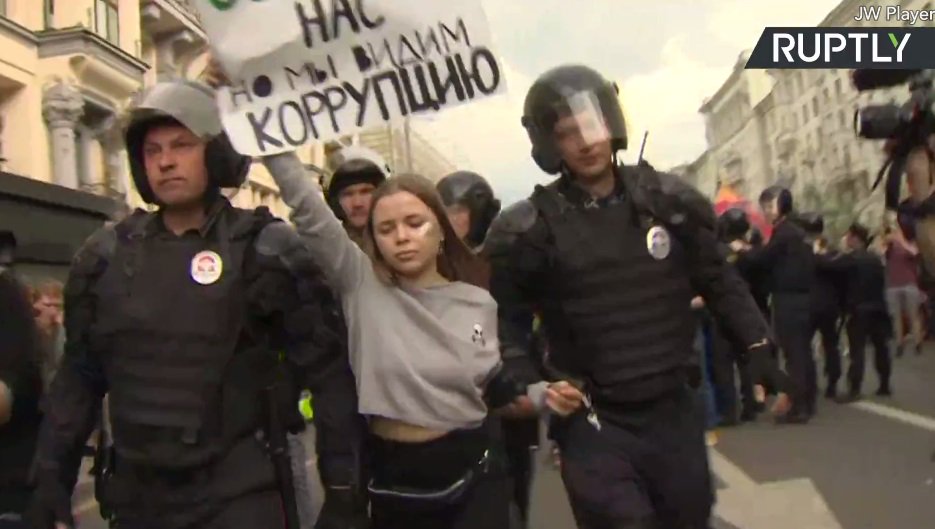 Εθνική γιορτή σήμερα στη Ρωσία με εορτασμούς, διαδηλώσεις και συλλήψεις ...
