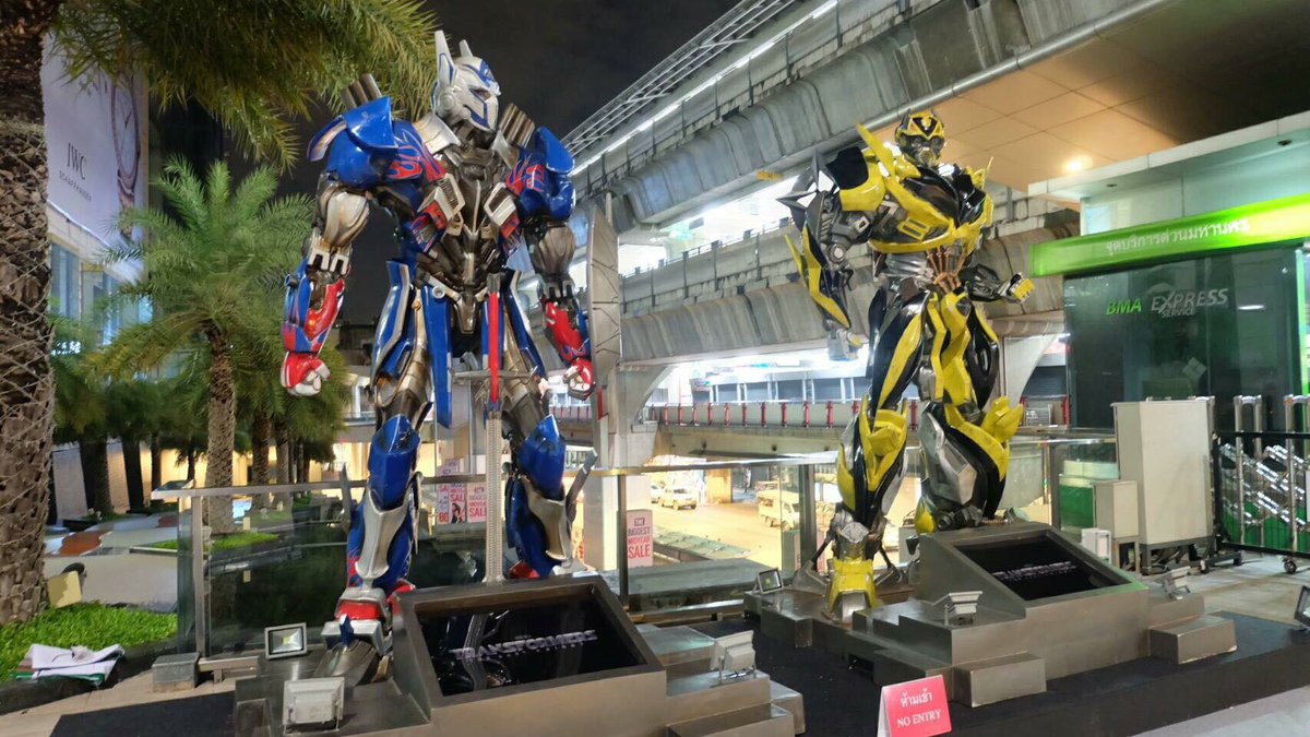 Optimus and Bumblebee statues at Siam Paragon (Bangkok) | TFW2005 - The ...
