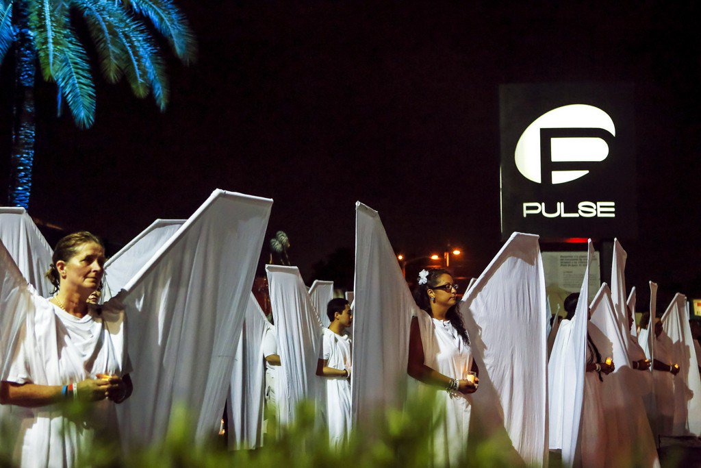 Pulse Orlando: Hundreds gather outside nightclub to remember 49 lives ...
