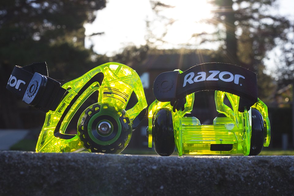 Razor Worldwide on Twitter: "We love the translucent green on the #JettsDLX! What do you think ...