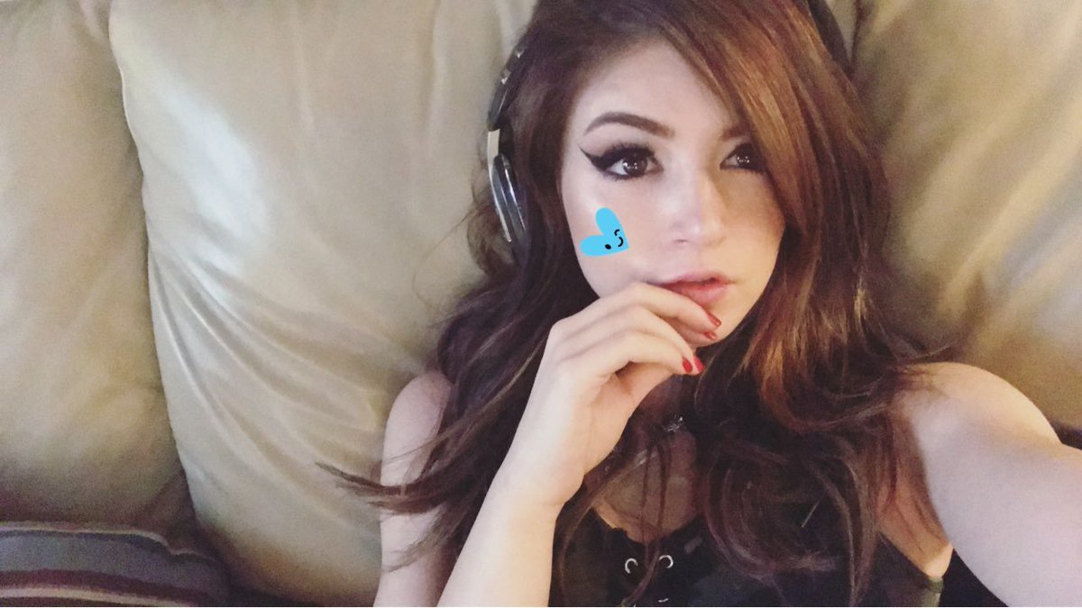 Chrissy Costanza Twitter Background