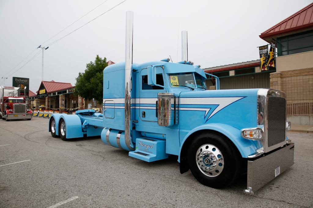 Custom Blue Peterbilt 379