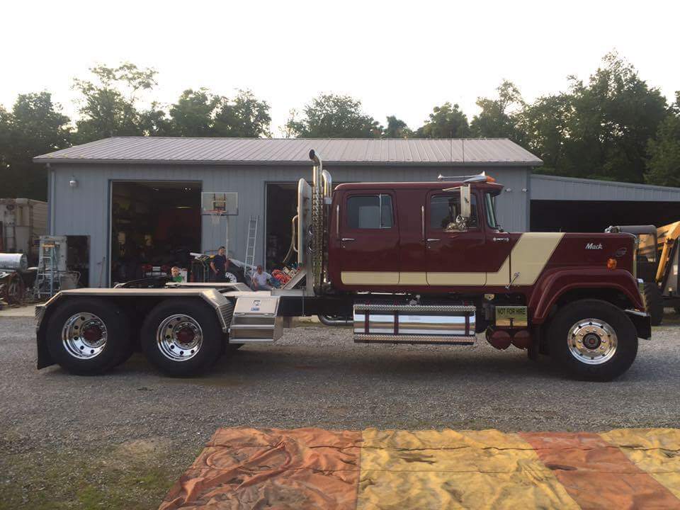 Custom Mack Superliner