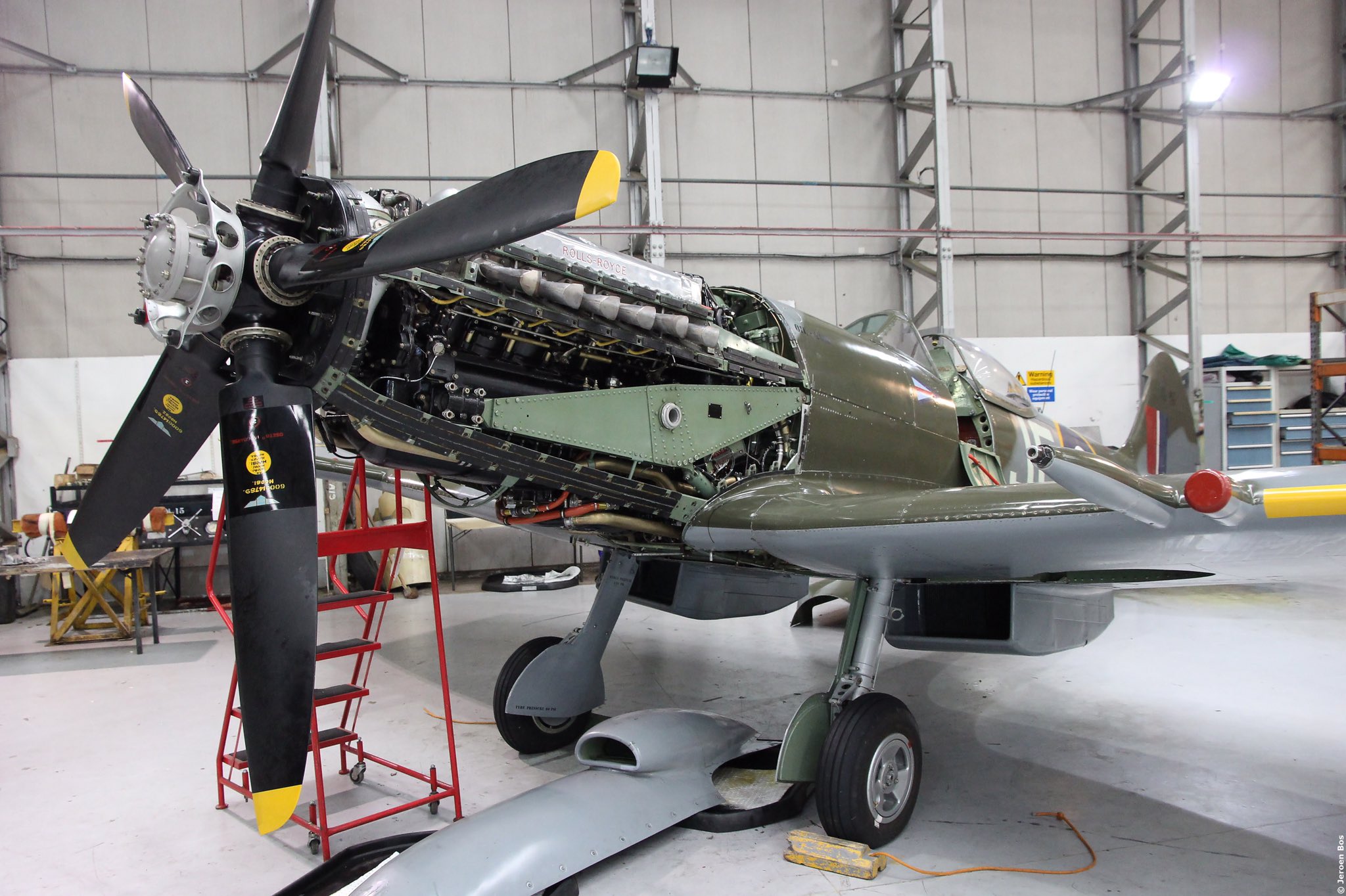 Spitfire bot on Twitter: "Rolls-Royce Griffon マーリンの排気量をアップする形で開発された航空機用レシプロエンジン。 さほど大型化せずにパワーアップ ...