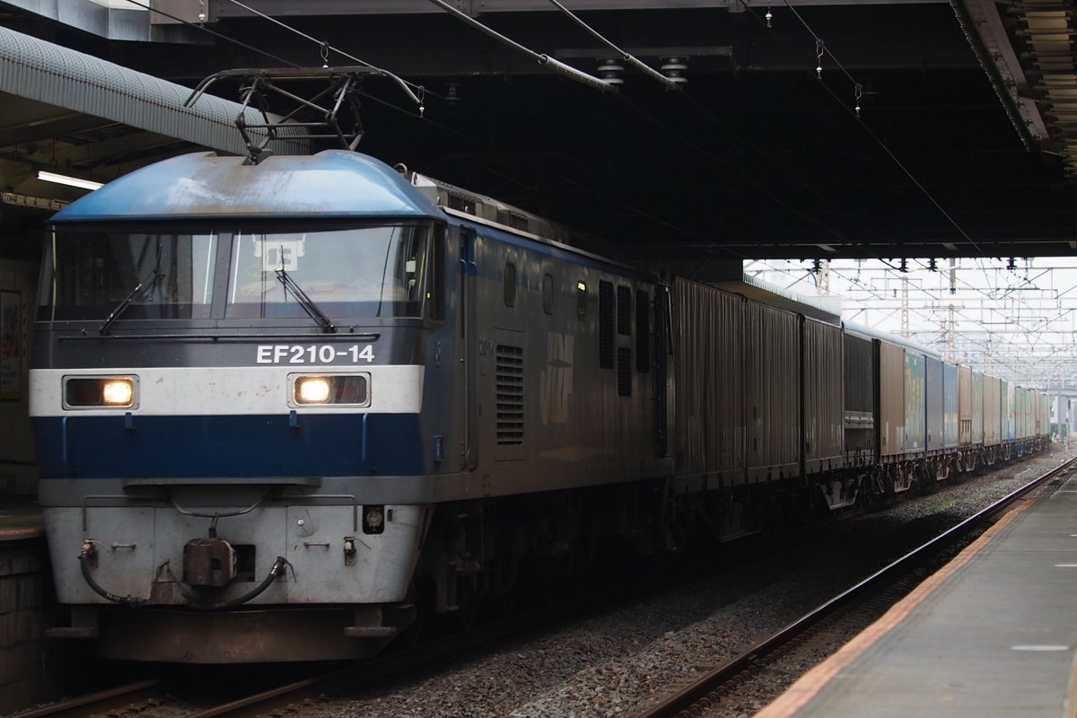💀かきてつ💀なでられながらあんらくし on Twitter: "本日の1055レは、EF210-14による牽引。ディーラインU54A-30128、FL UV52A-38015、センコーラン ...