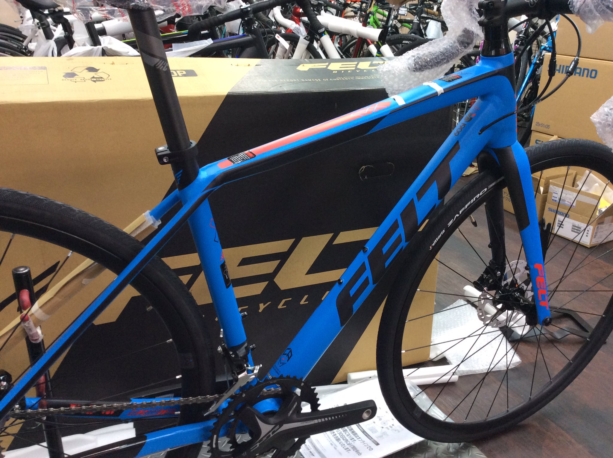 サイクルショップカンザキ千里店 on Twitter: "FELT VR30 組み立て終わり。 2018年モデルではこのカラーが消滅しますので 青系が好みな人は17モデルを抑えておくのが吉 ...