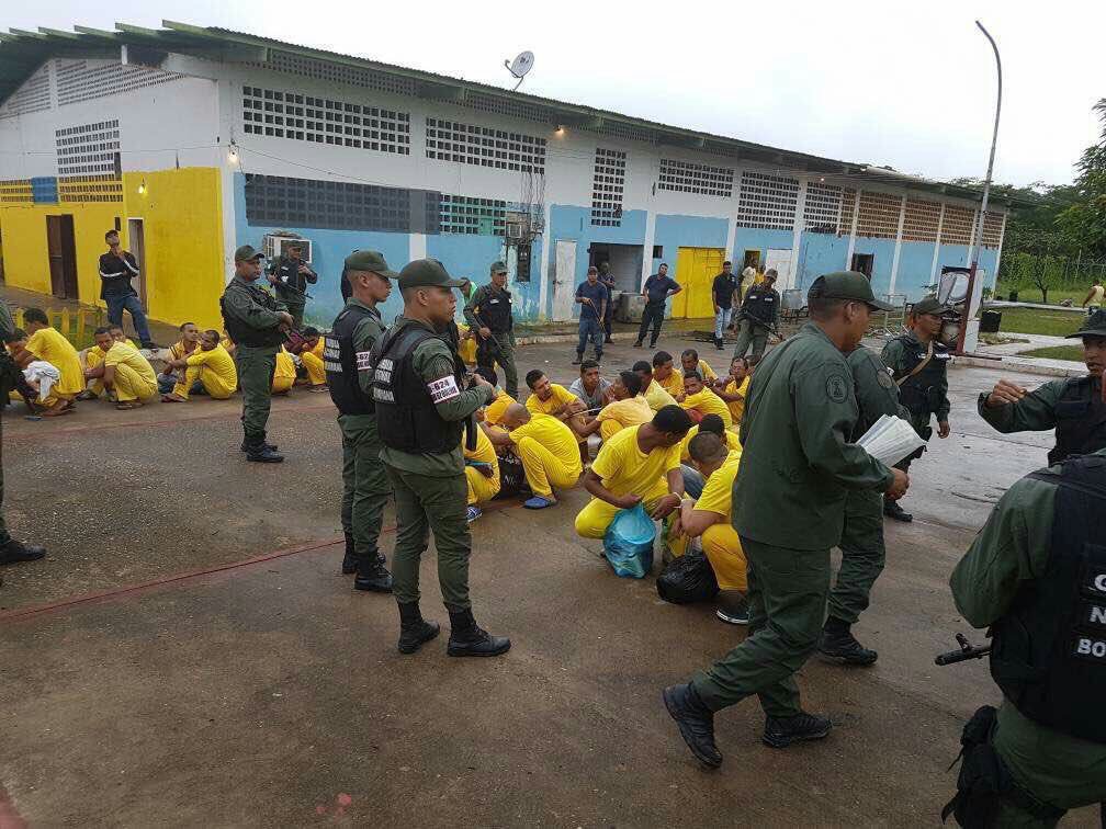 Ayer 157 reclusos fueron trasladados del cárcel El Dorado, 44 fueron ...