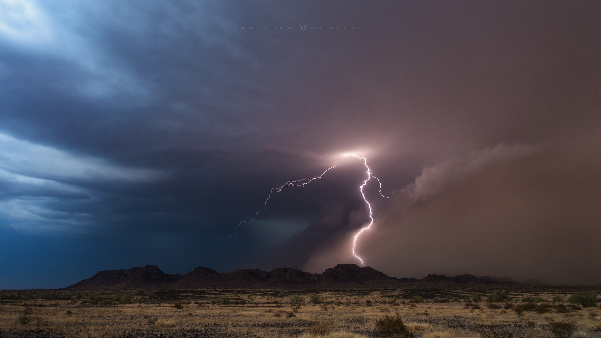 Lightning in Front of a Dust Storm – cute pic