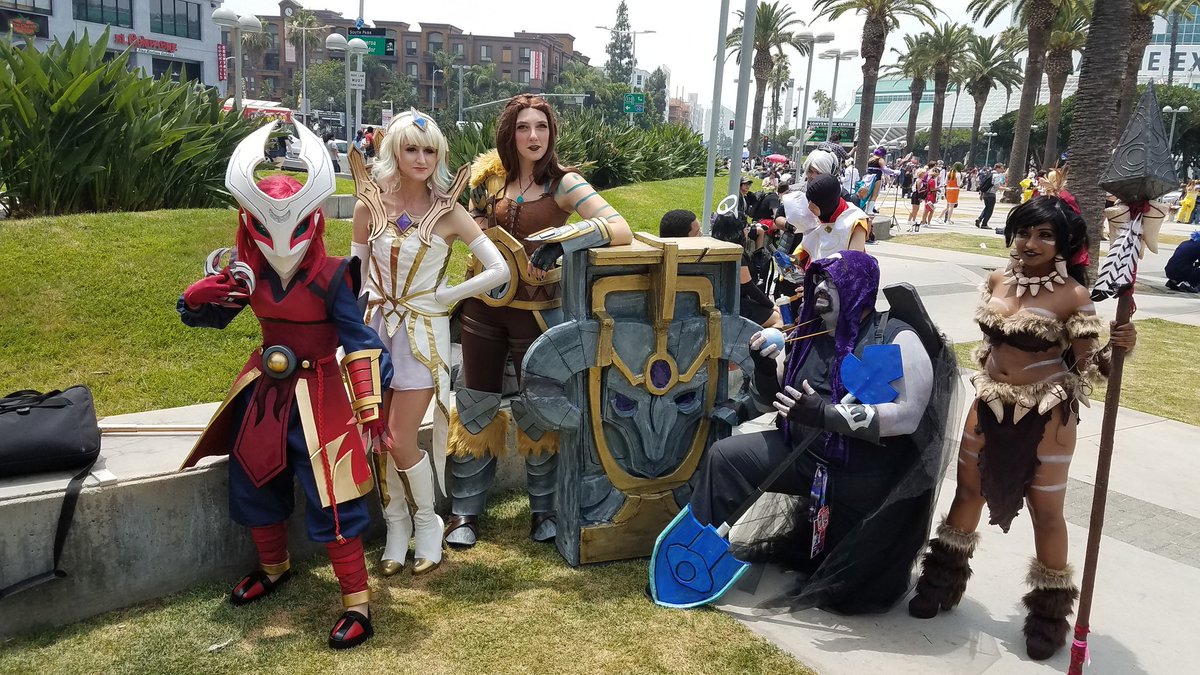 Completed Reworked Yorick cosplay from Anime Expo! : r/yorickmains