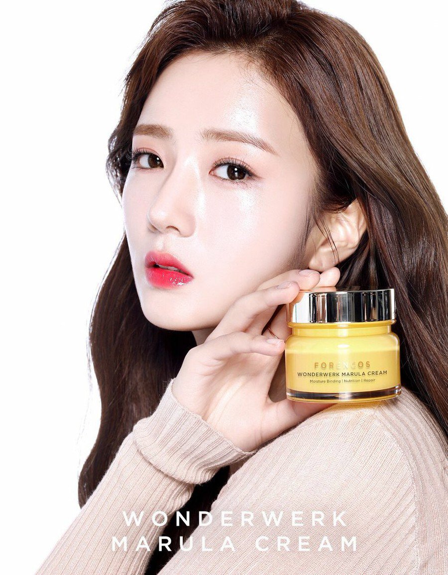 Skincare photoshoot, Skincare model, Beauty ad