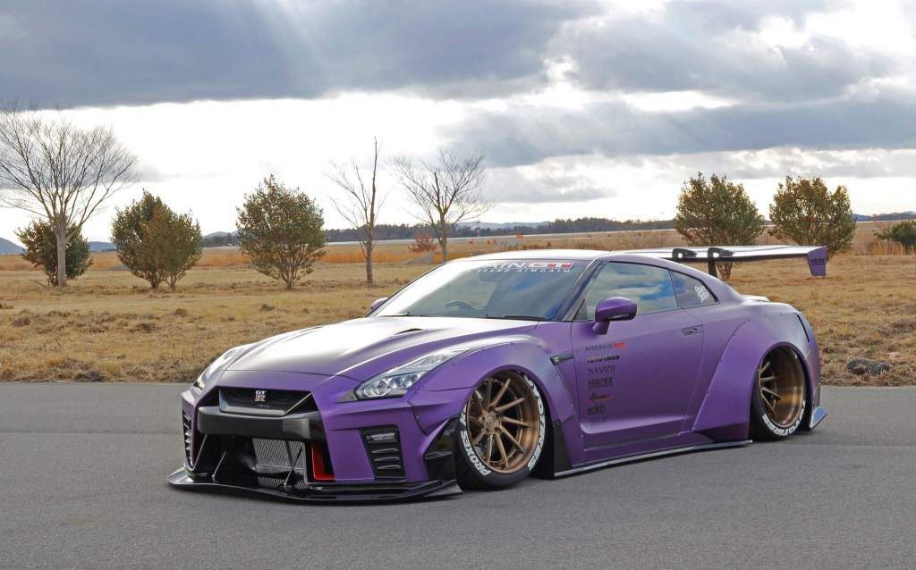 Stanced Skyline R35