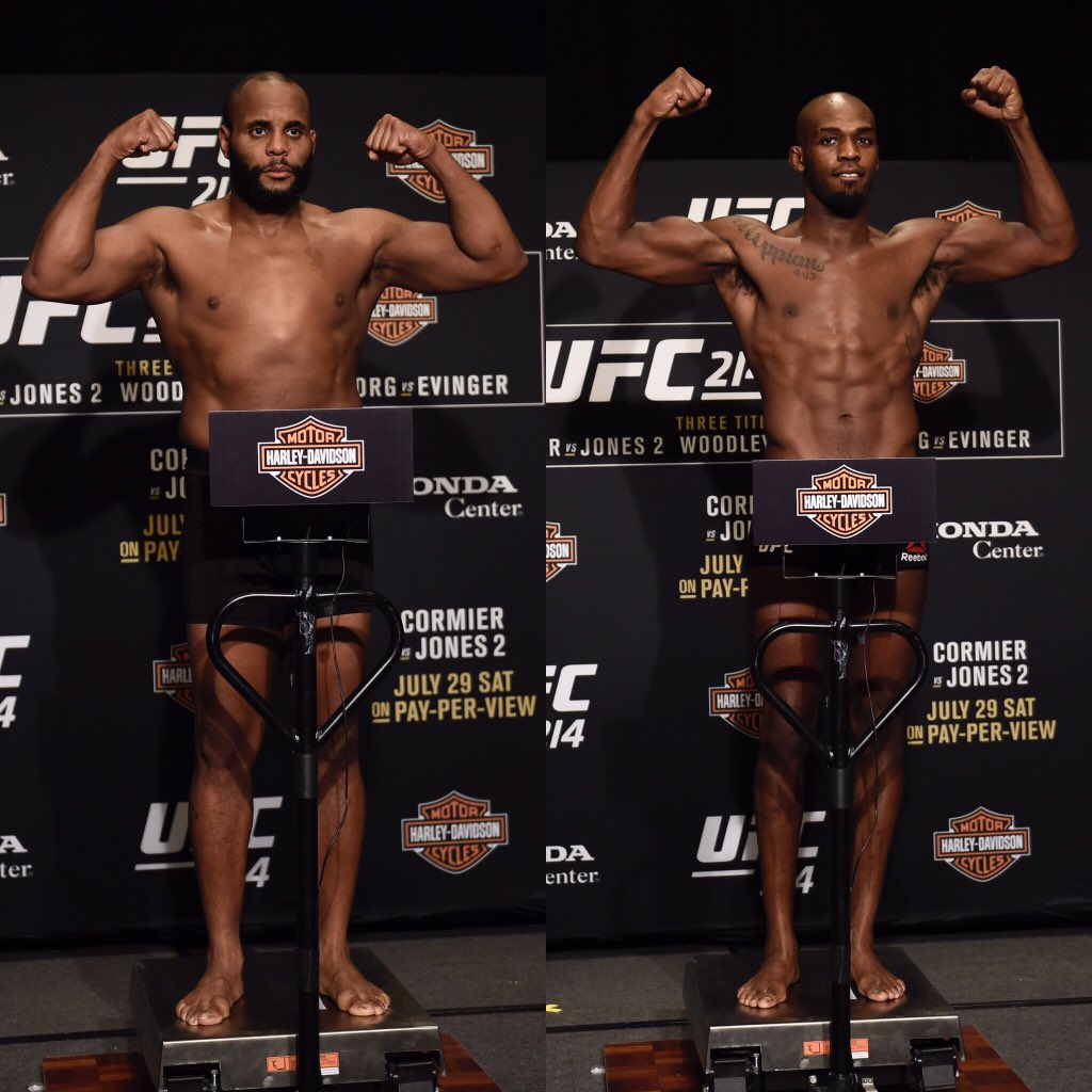 Jon Jones vs DC weigh in [Image/GIF] : r/MMA