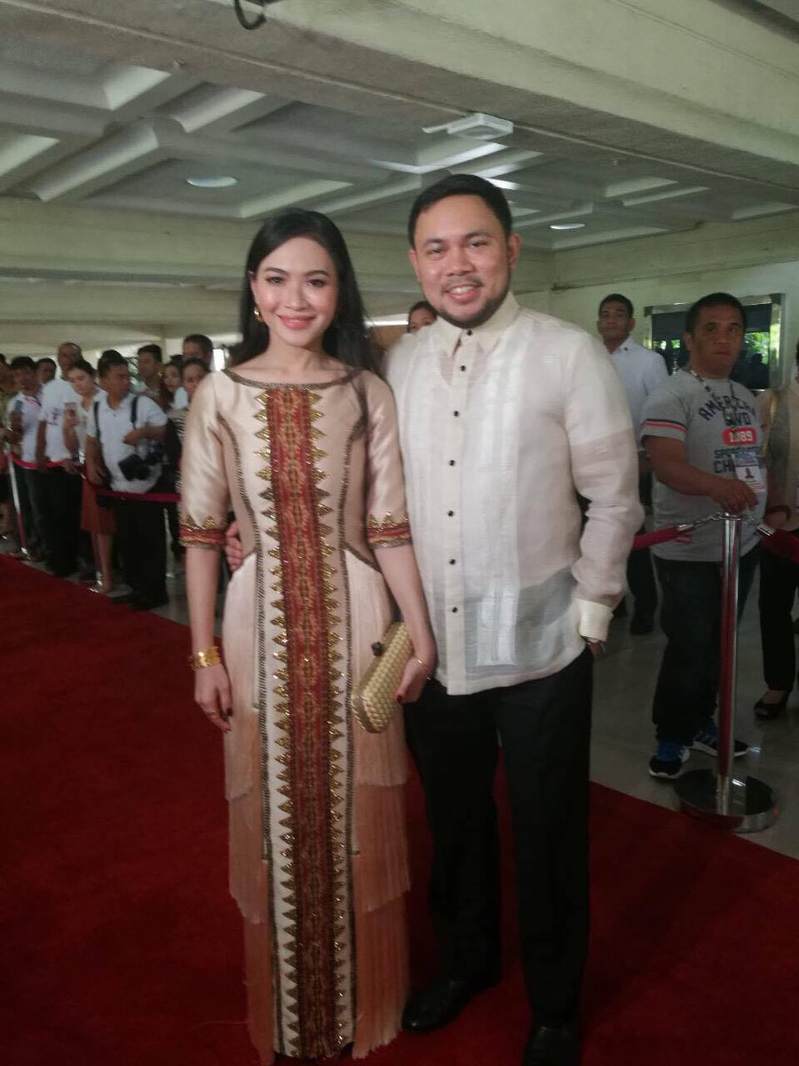 LOOK: DPWH Sec. Mark Villar and wife and Diwa partylist rep Emmeline ... LOOK: DPWH Sec. Mark Villar and wife and Diwa partylist rep Emmeline ...