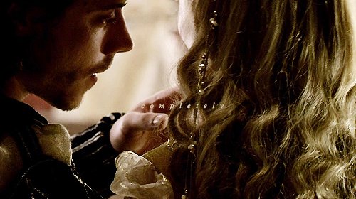 Cesare And Lucrezia Kiss