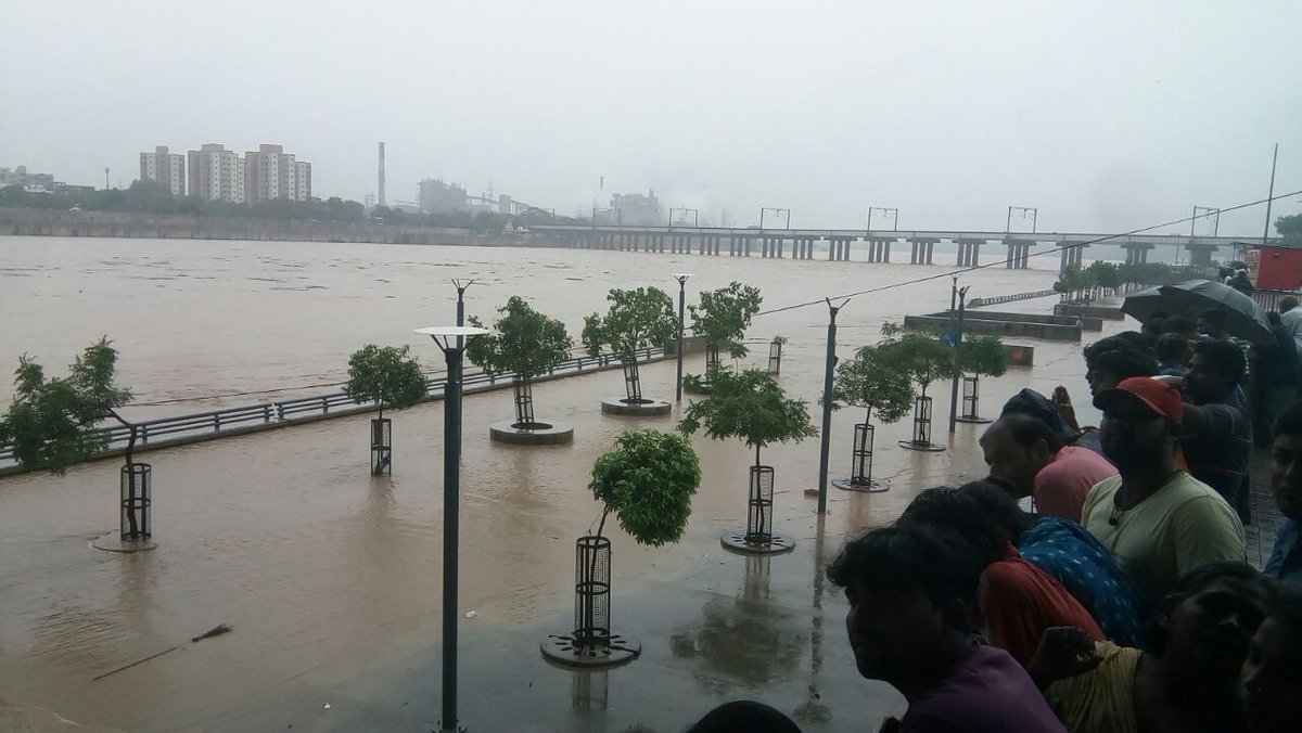 Sabarmati Riverfront walkway submerges as water released from Dharoi dam arrives | DeshGujarat
