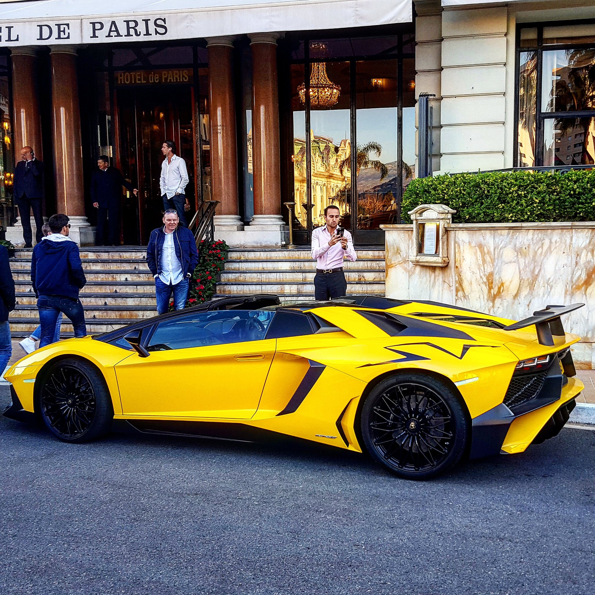 Lamborghini Aventador Roadster Yellow