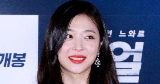 Netizen Buzz on Twitter: "Sulli to be on the cover of Korea's first 'Playboy' issue https://t.co ...