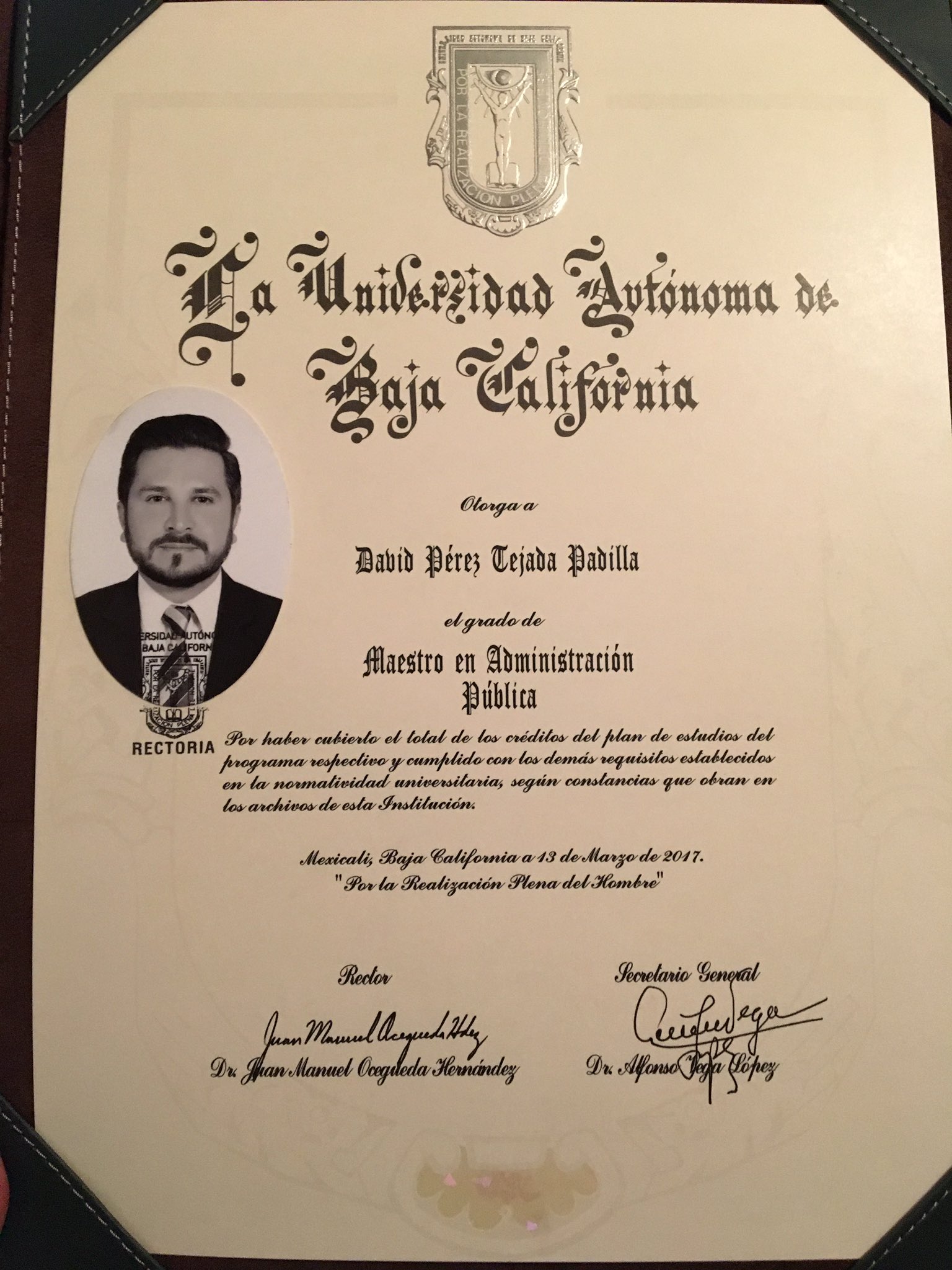 Fotos De Títulos Universitarios