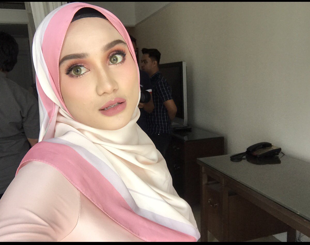 shee_nah (@mr_rpit) | Twitter