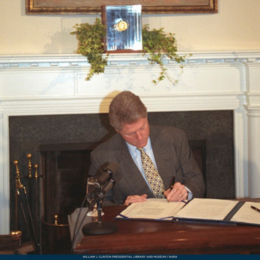 A confirmed southpaw, President Bill Clinton signed documents with his ...