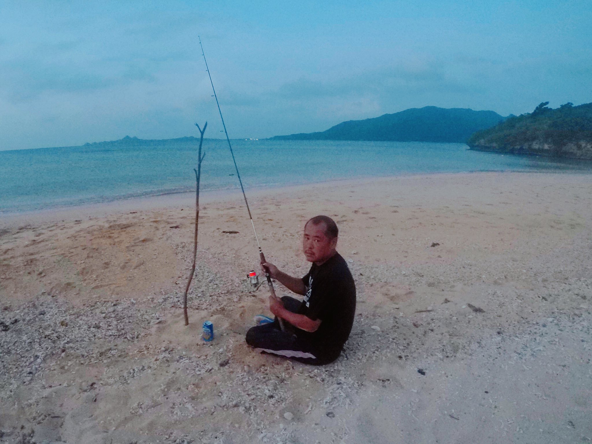 根間タダシ On Twitter 一人キャンプ 二日目⛺️ 三脚立てて自撮りする38才 