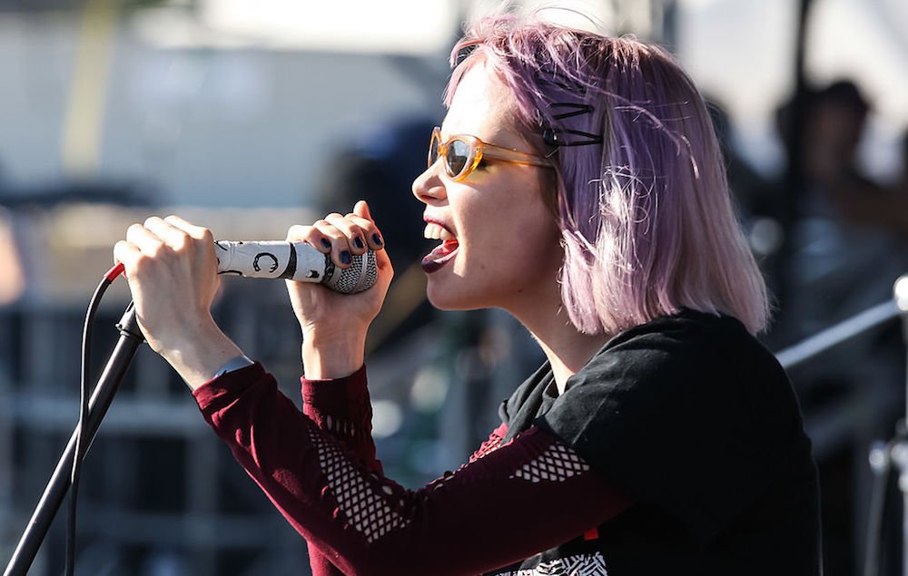Listen to ex-crystal castles singer alice glass' new solo single ...