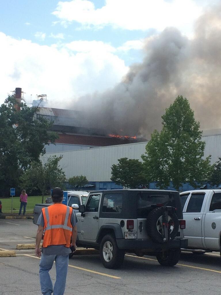 BREAKING: Fire at Anchor Glass in Warner Robins | 13WMAZ News | Scoopnest