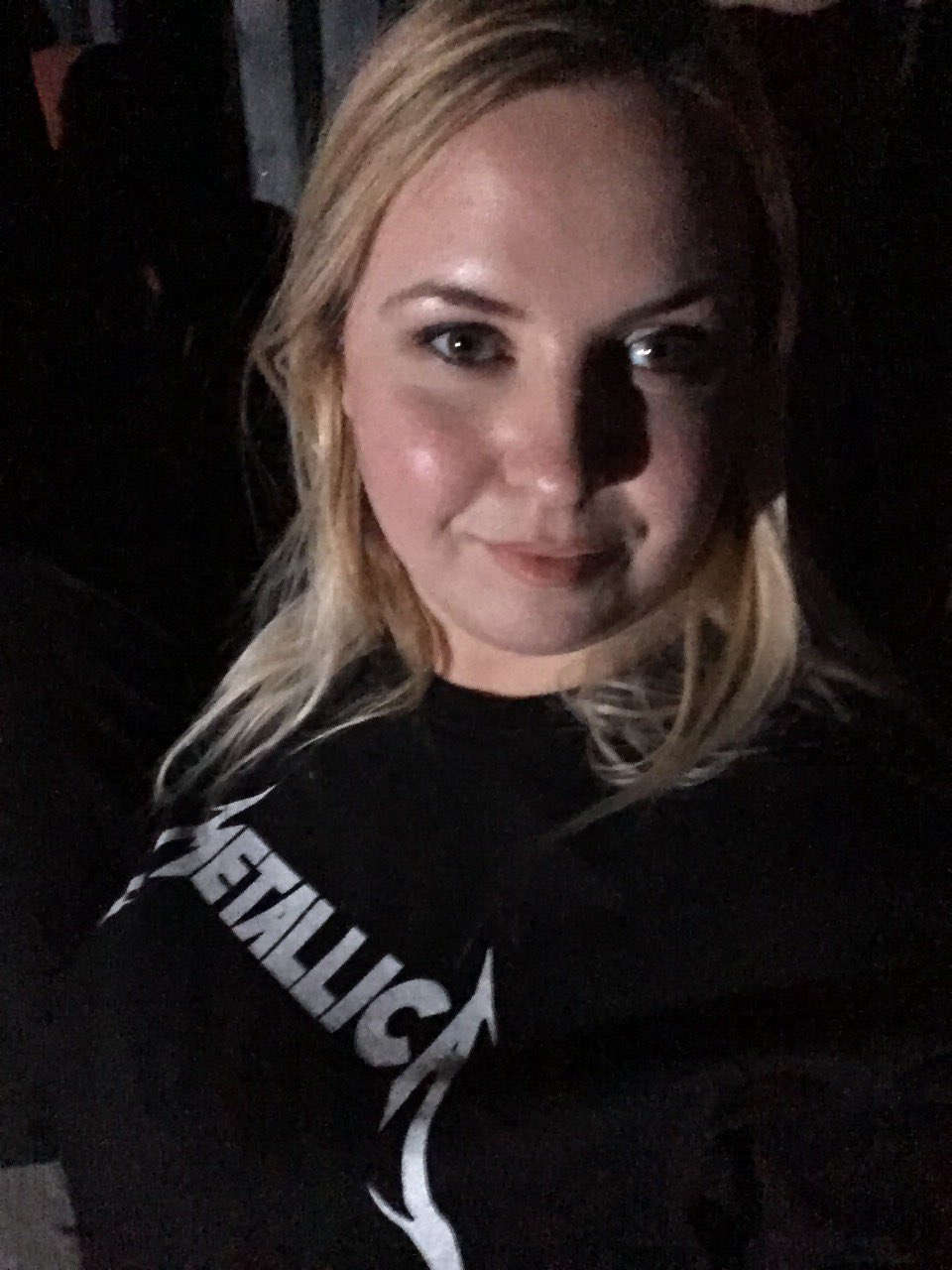 Tw Pornstars Nikky Wilder Twitter Who Shows Up To Neil Diamond In A Metallica Concert Shirt
