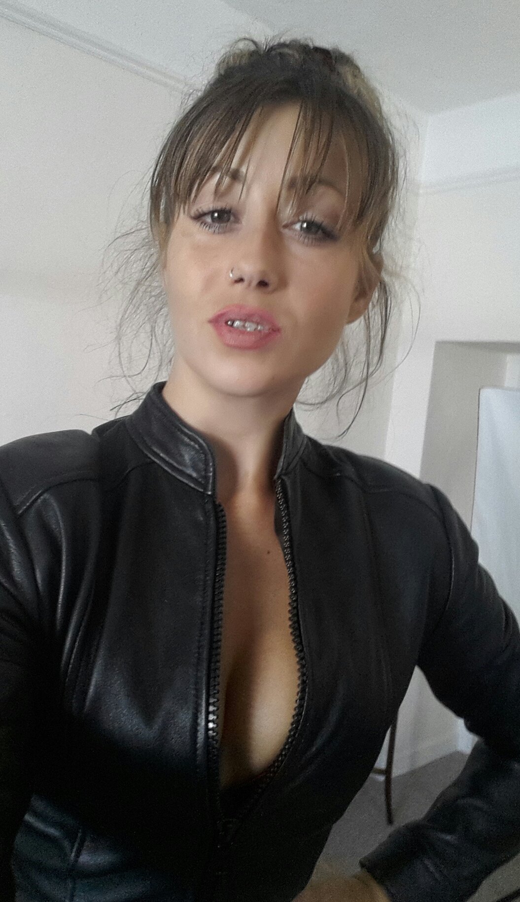 TW Pornstars - 1 pic. Jen Bailey. Twitter. Fun shoot today for @BritLeatherGirl 😃 #selfiemonday ...