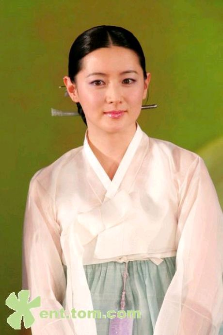 곰돌(Gomdol) on Twitter: "이영애씨 한복입은 모습 너무 이뻐 (ㅇ//ㅁ//ㅇ) https://t.co/Gk9WuiLRiq" / Twitter