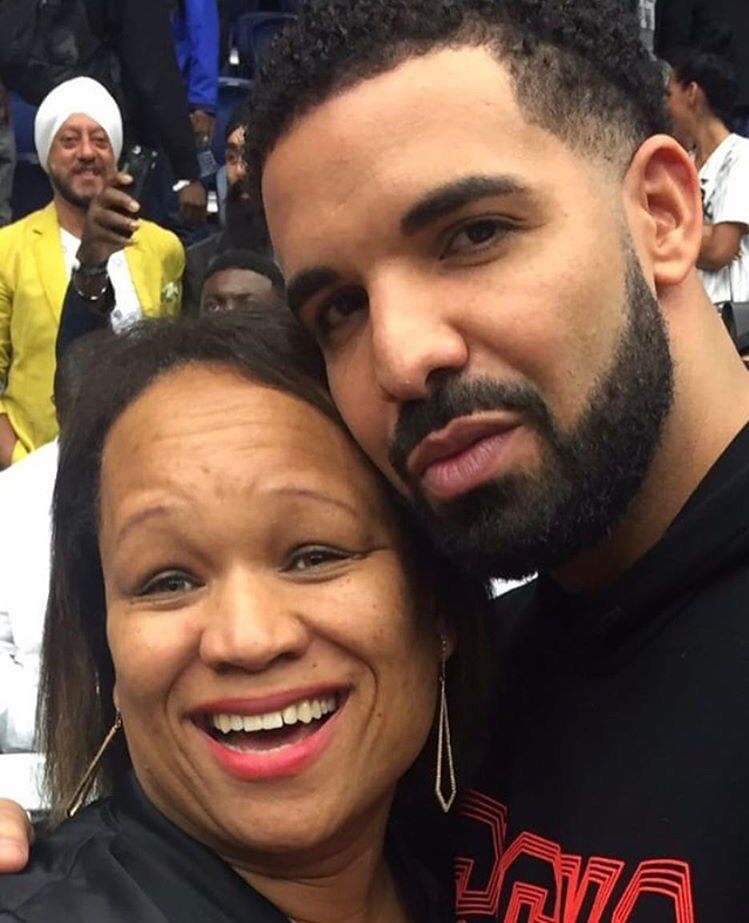 Drake Photobomb Singh via @p_mand #Singh #Sikh https://t.co/EjZUDLmJoa ...