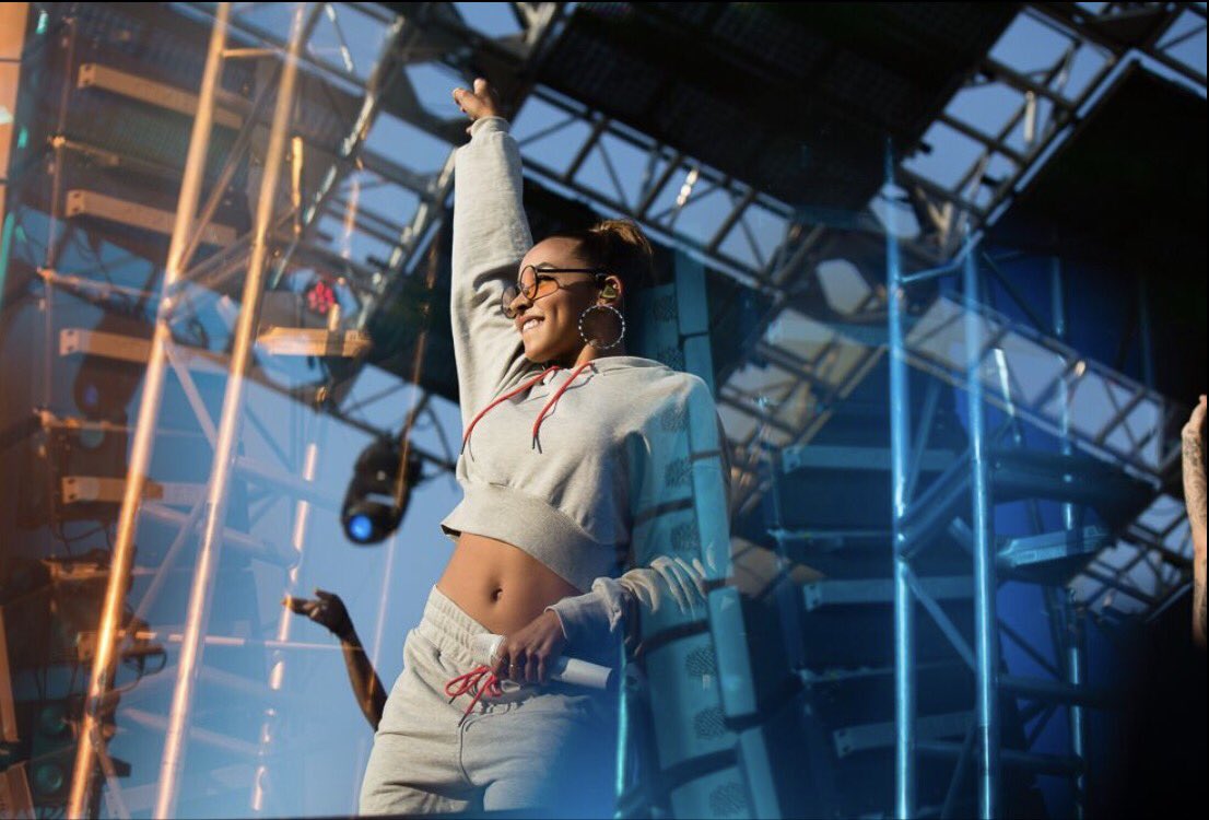 Tinashe performing at Hard Summer Festival & performance acclaimed by ...