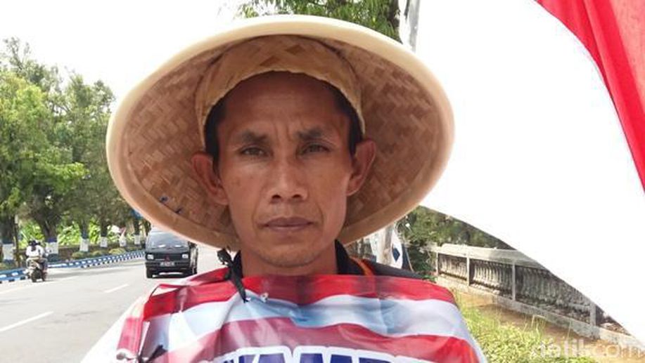 Mahmudin Jalan Kaki dari Wonosobo ke Jakarta untuk Bertemu Presiden ...