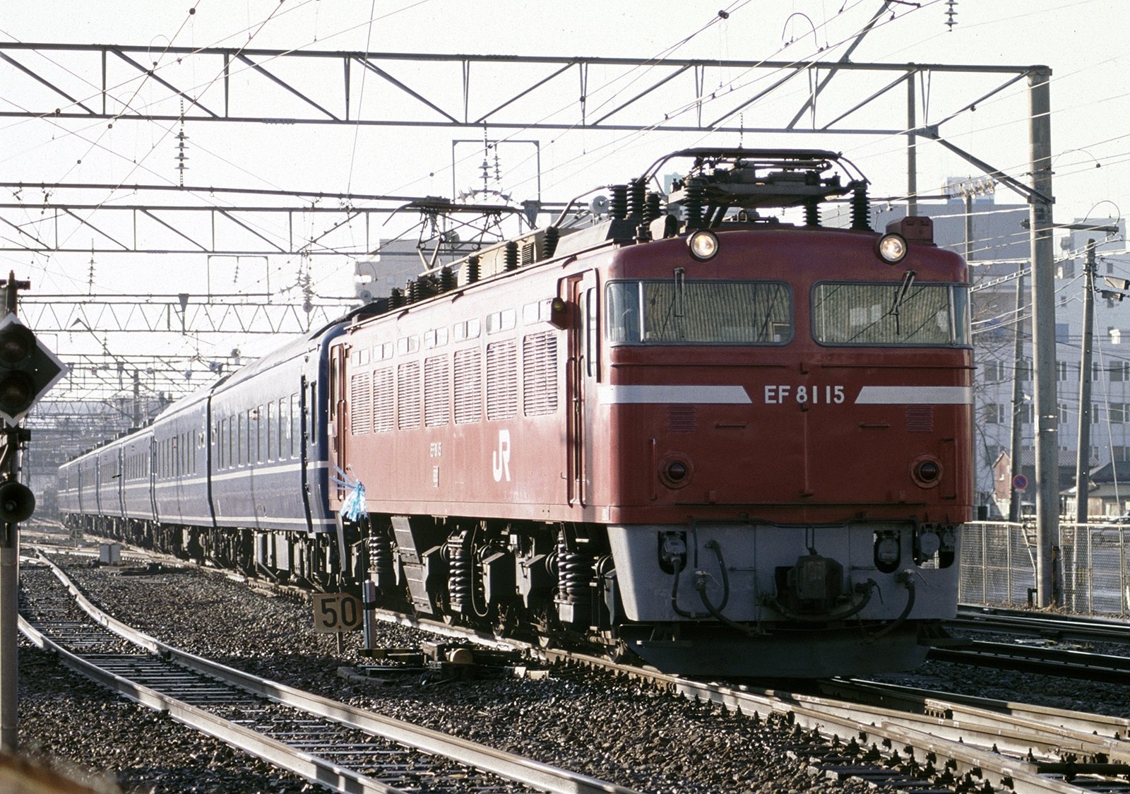 EF81-503 on Twitter: "EF81-15 夏に続いて運転された急行「うえつ」。上野から上越・羽越本線経由で秋田までの運転でした。一番手前の引上線に入った後、機回しをして秋田駅 ...