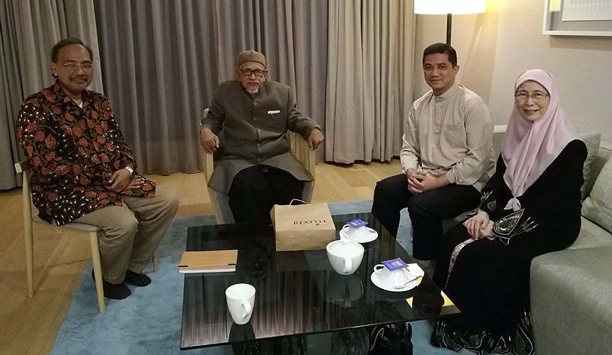 Dato Sri Hadi Awang: Menerima Kunjungan Ziarah