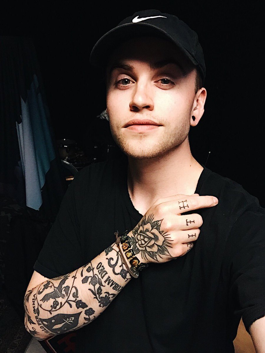 Eddie Berg's Instagram, Twitter & Facebook on IDCrawl