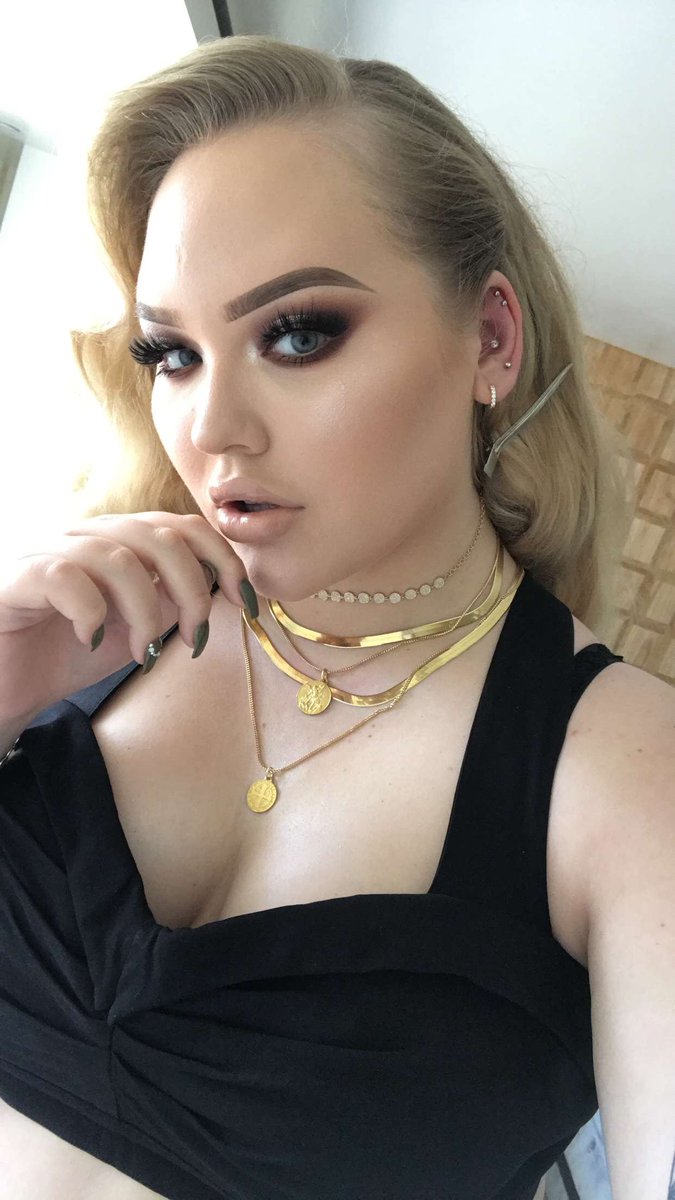 NikkieTutorials on Twitter: "Here I go.... @TeenChoiceFOX I'm on my way!!!!! 😭😍♥️ # ...