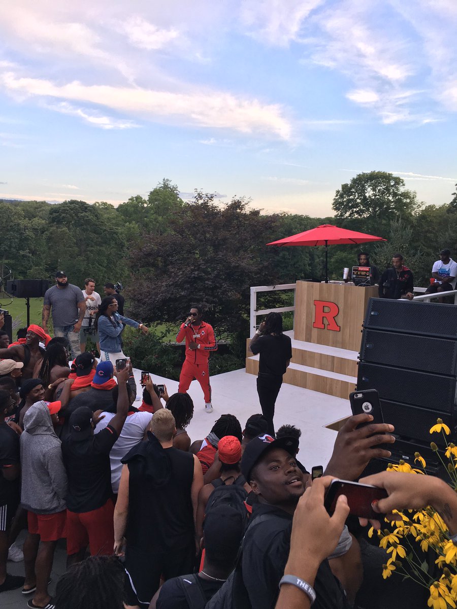 Migos performs for Rutgers football at team party : r/CFB