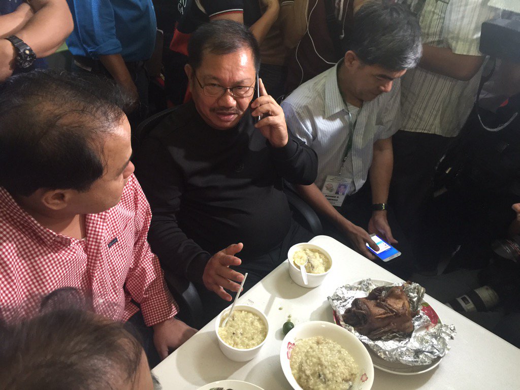 Agri Sec Manny Piñol arrives in San Luis, Pampanga; eats poultry ...