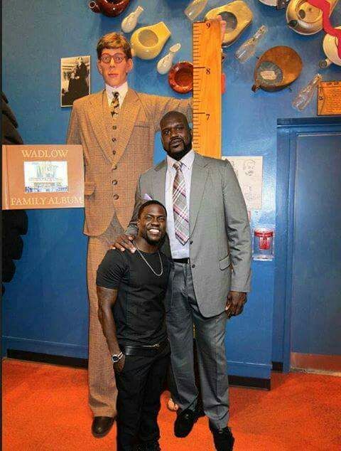 Kevin Hart And Shaq Standing Next To Each Other