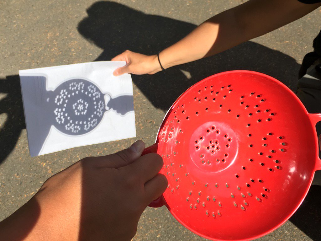 How to see the eclipse using a spaghetti colander - lasopablogging How to see the eclipse using a spaghetti colander - lasopablogging