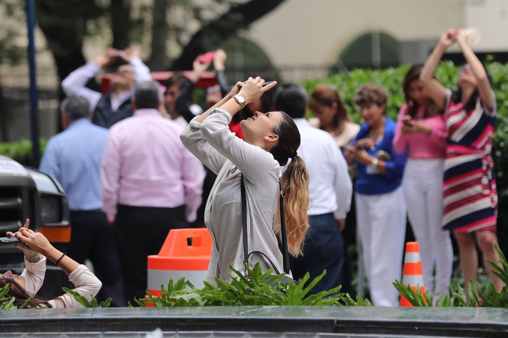 EnVivo Eclipse EclipseSolar desde la CDMX Fotos de Luis Cortés y Lucía ...