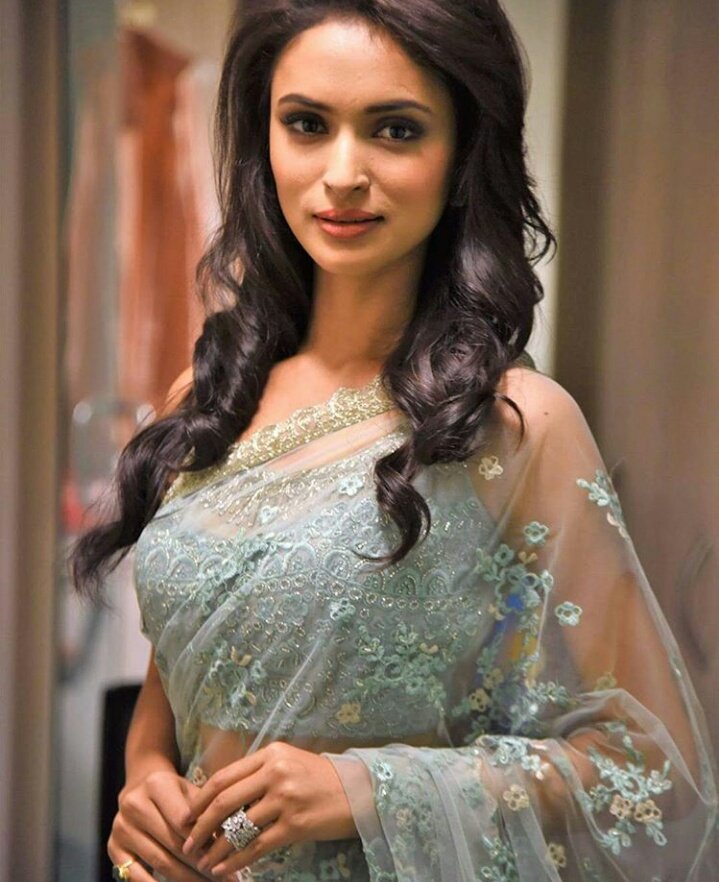 Anukriti Gusain Hd Wallpaper