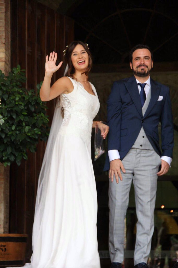 La boda proletaria de Alberto Garzón tras su despedida en Malta ...
