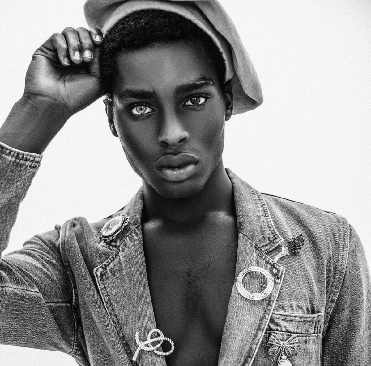 Another #PrisonBae got a modeling contract after his mugshot went viral ...